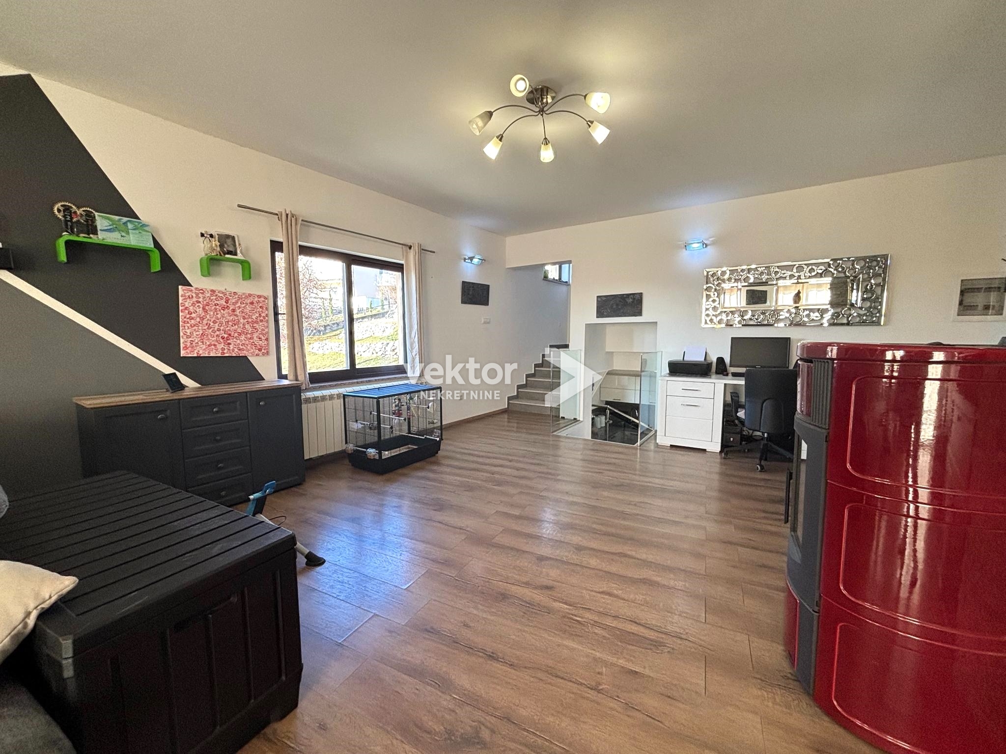 Čavle, samostojeća kuća s dva stana i velikom okućnicom